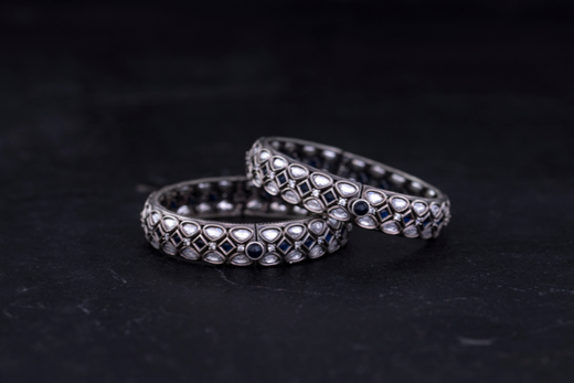 Guide : the Benefits of Wearing Silver Kada and Bracelets
