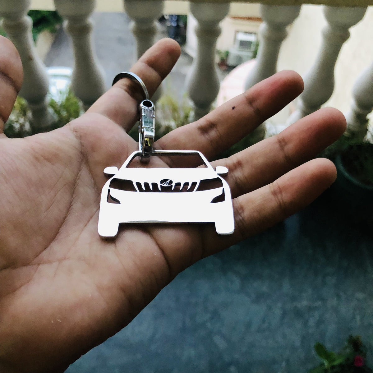 Buy Mahindra XUV500 Car Keychain Online at the Best Price